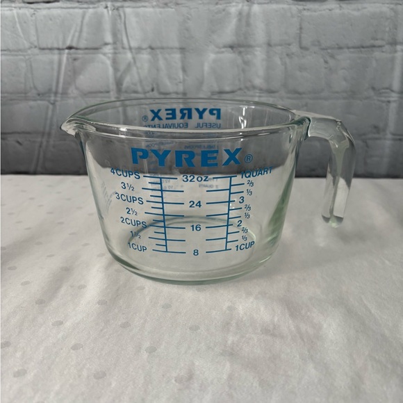Pyrex | Kitchen | Vintage Pyrex 4 Cups Glass Measuring Cup With Blue ...